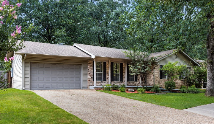 4 Bd/2.5 Ba Home On Small Lake Contact Free Entry - North Little Rock, AR