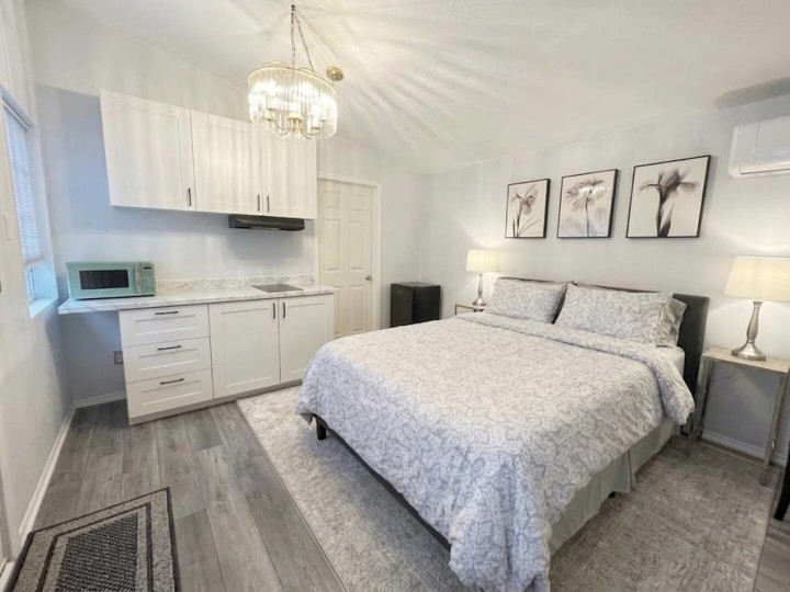 The Nena Suite | Central Modern Guest House - Olympia, WA
