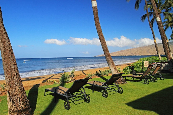Ocean & Beachfront Condo - 2bd/2ba - Kahului, HI