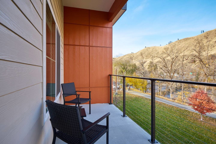 Riverfront 2br/2ba Condo W/ Deck - Cashmere, WA