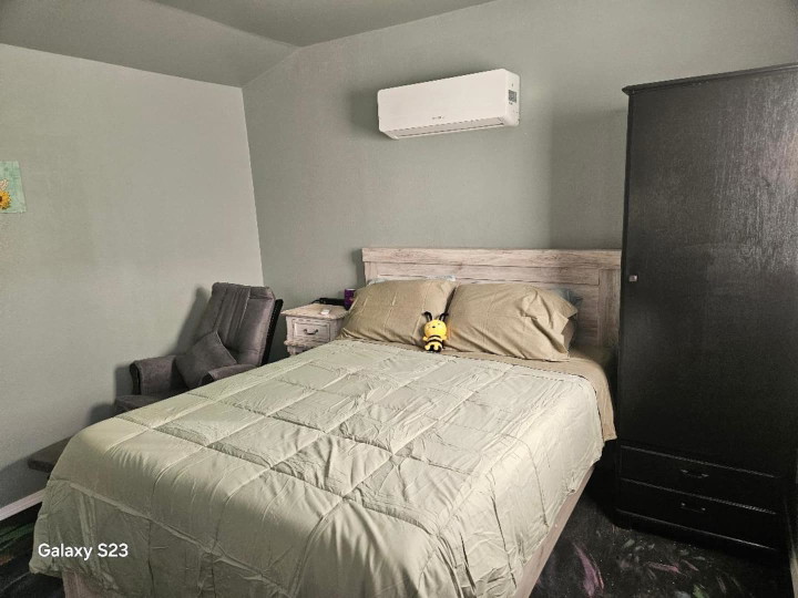 Honey Bee Room - Hobbs, NM