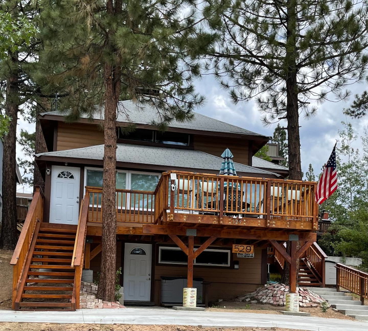 3 Story Cabin In The Heart Of Big Bear Lake - Big Bear Lake, CA