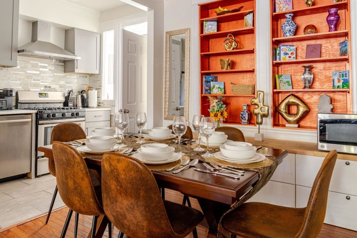 Huge Dc Home Sleeps 21 | Prime Location - Washington, DC