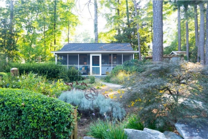Alpacas & Gardens ~ A Peaceful Cottage Getaway - Stone Mountain, GA