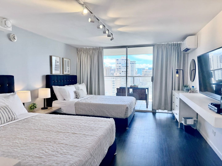 22fl- Renovated Studio Condo In Central Waikiki!~ - Honolulu, HI