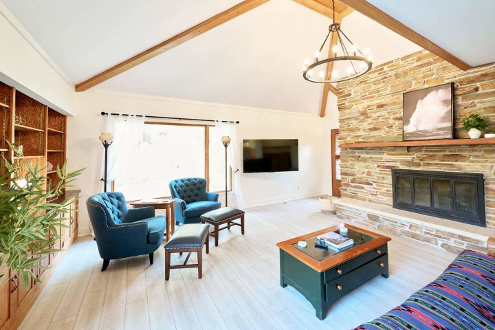 Spacious & Sunny Retreat | Quiet Walkable Location - Sheridan, WY