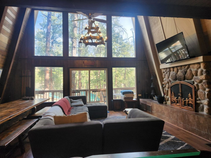 The Cub House: Hot Tub, Pool Table, Fireplaces - Ruidoso, NM