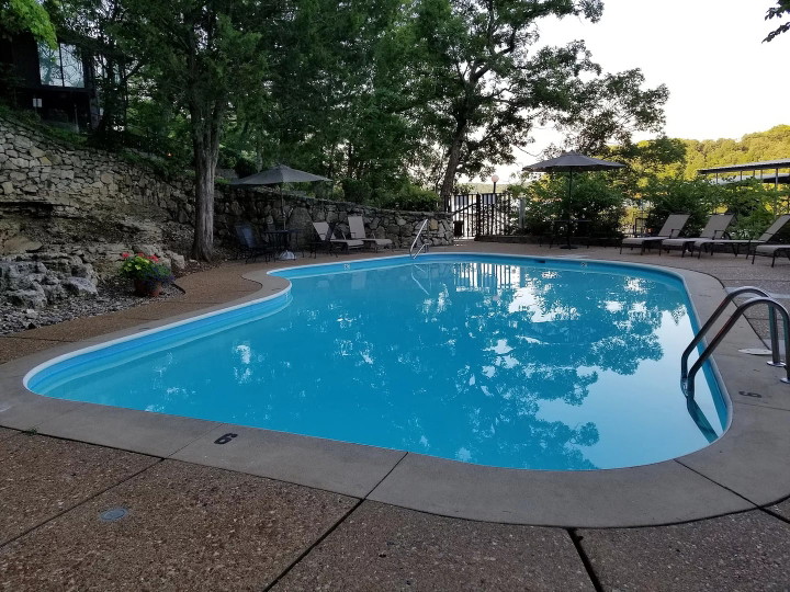 Treetop Village Lake Front W/ Indoor Pool Access - Lake Ozark, MO