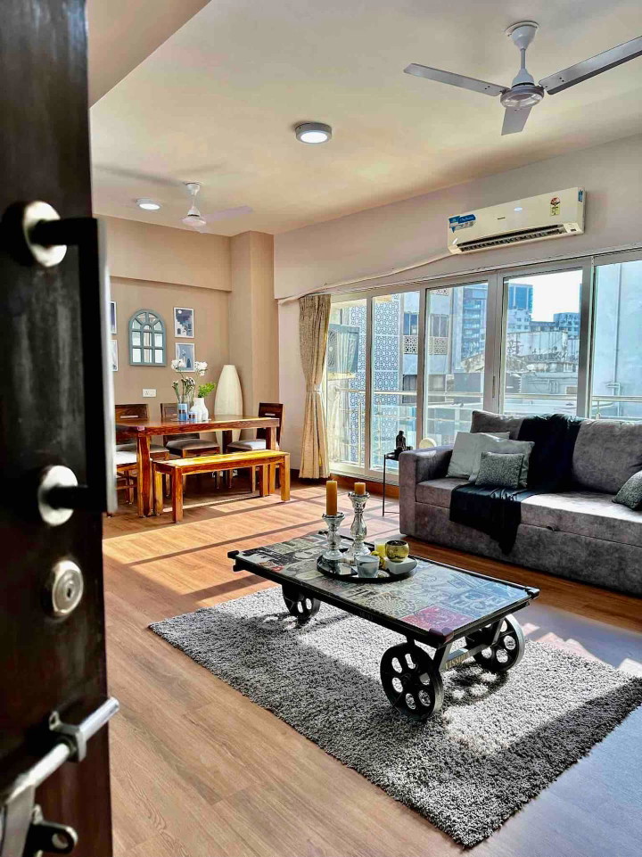 Modern 2 Bhk Home Off Linking Road, Bandra - Mumbai