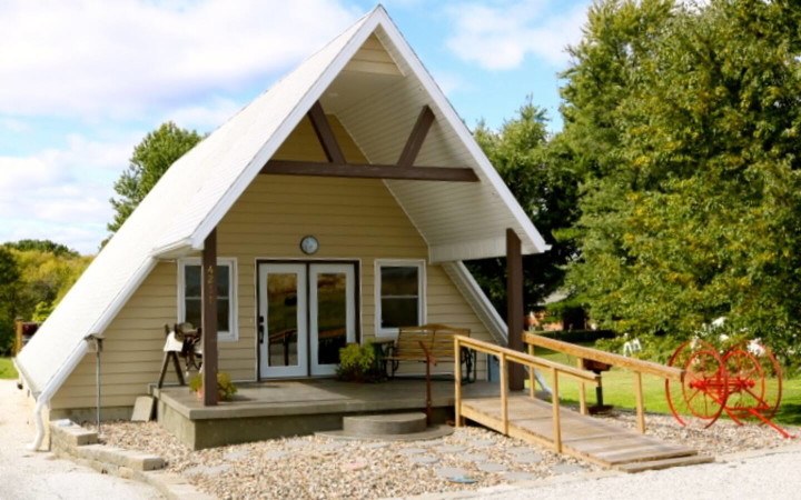 Cozy A-frame Guest House - Illinois