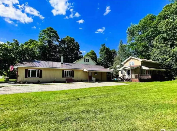 Front Home: Cottage By The Stow Ferry (Jack) - État de New York