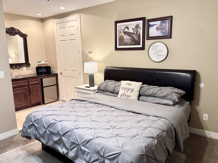 1104 The Lakeside Escape Condo: Studio Room - Willis, TX