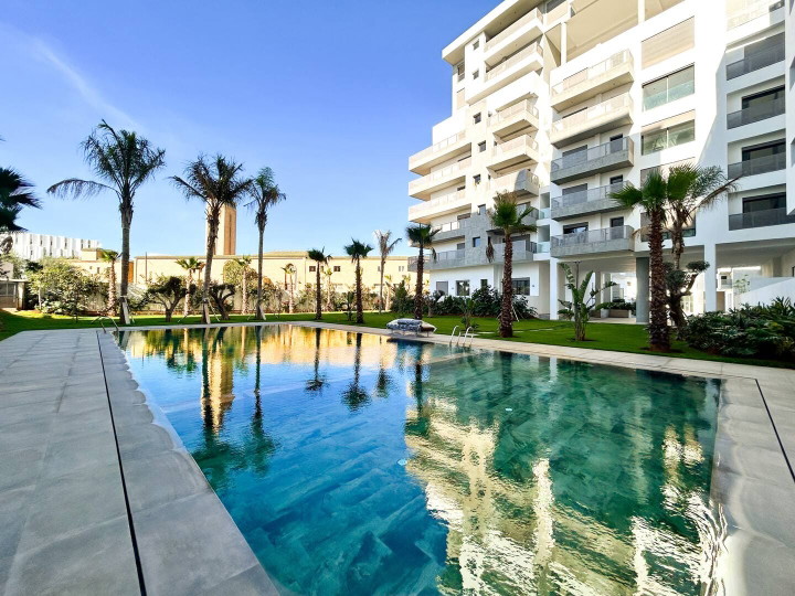 Spacieux 3 Chambres Avec Piscine  En Plein Cfc - Casablanca