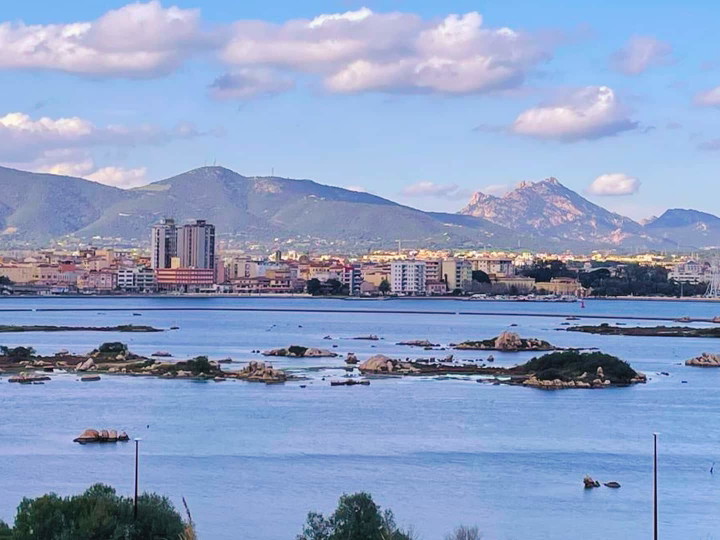 Casa Vacanza Elisa 
Vista Mare Sul Golfo Di Olbia - Olbia