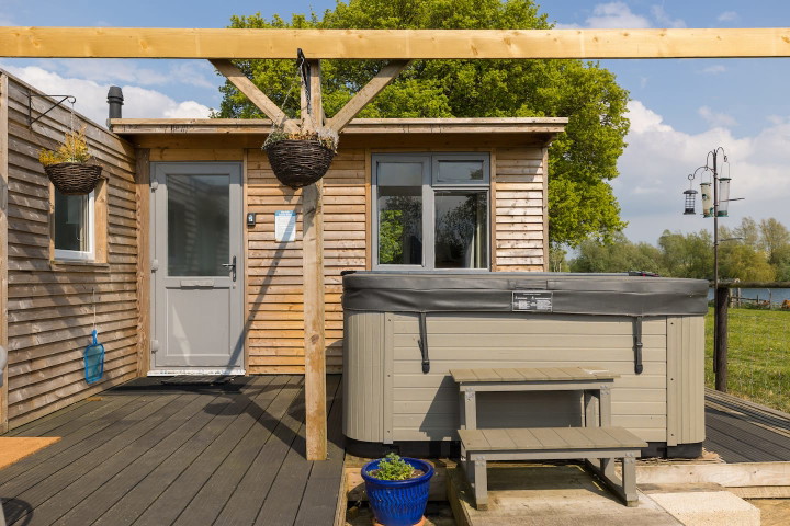 Cosy Cabin With Hot Tub And Lakeview In Cotswolds - Bibury