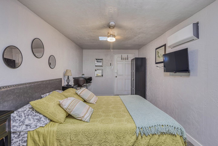 Cozy Studio Apartment At The Base Of The Mountain! - El Paso, TX