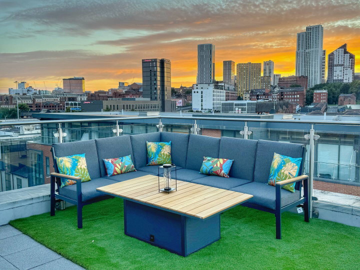 Luxury Hot Tub Penthouse | City Views | Parking - Leeds