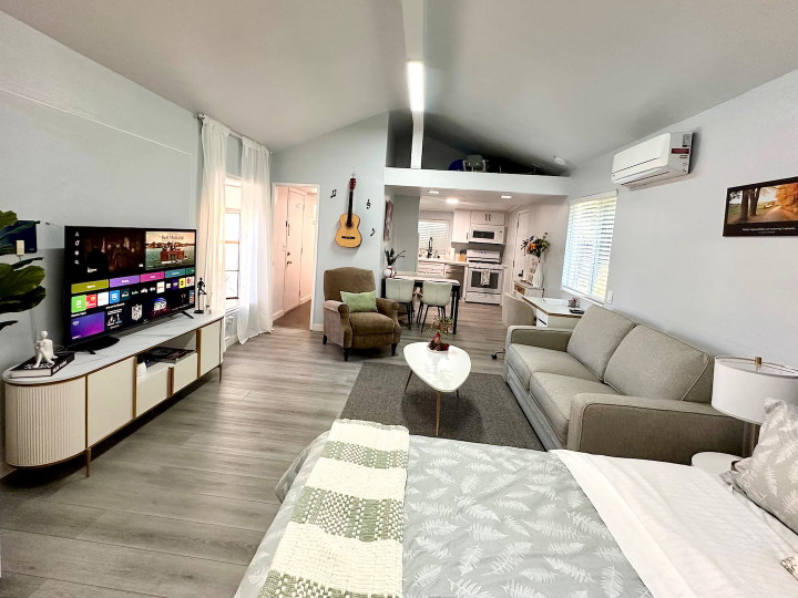 Newly Renovated Cozy Studio In Oc, Near Disneyland - Costa Mesa, CA