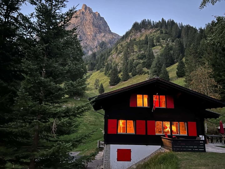 Smaakvol Vrijstaand Chalet "Arnika" In Kandersteg - Kandersteg