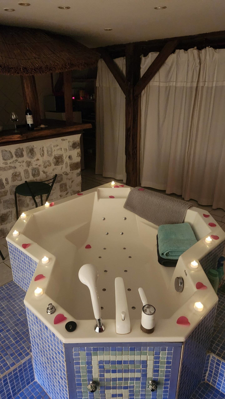 Studio Fraîcheur Et Son Jacuzzi Privé - Saint-Léonard-de-Noblat