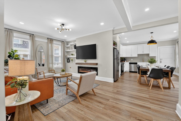 5br Large Townhouse | Parking + Train - Boston, MA