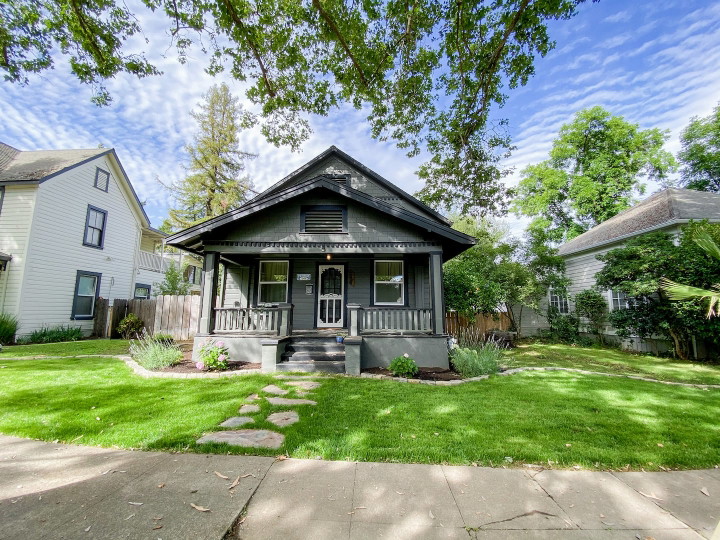 Cozy Victorian In Downtown Red Bluff - California