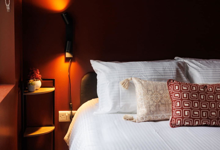 Upper Eastside Boutique - Plush Bed & Close Cafés - Belfast