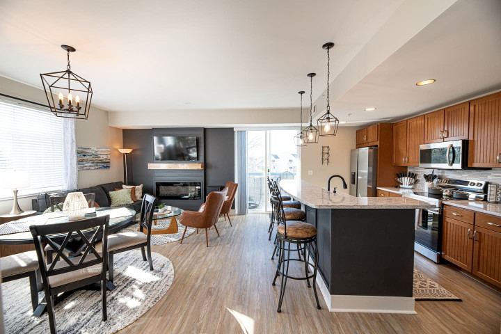 King Bed Newly Updated Condo! - Grand Haven, MI