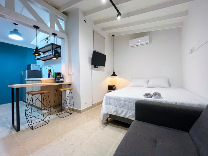 Fast Wifi, A/c, 1 Min Lleras Park Poblado, No Fees. - Medellín, Colombia