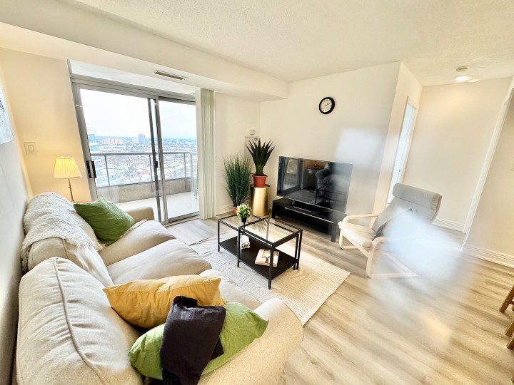 2br+den 2bath Condo @Squareone W Laundry &Parking - Mississauga