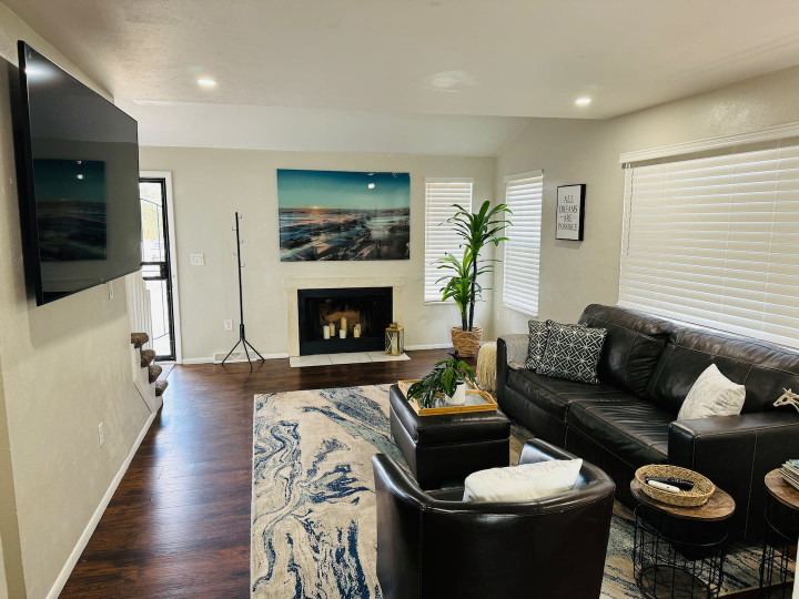 Cozy 4 Bedroom Retreat W/ 1 Car Garage. - Westminster, CO