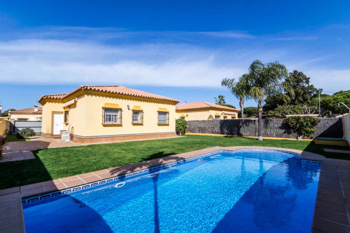Villa With Pool In La Barrosa, Chiclana, Cádiz - Chiclana de la Frontera
