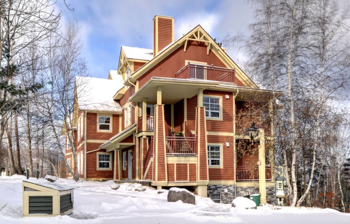 Sun Splashed 3 Bedroom Condo, Hot Tub, Sauna, Etc. - Mont-Tremblant