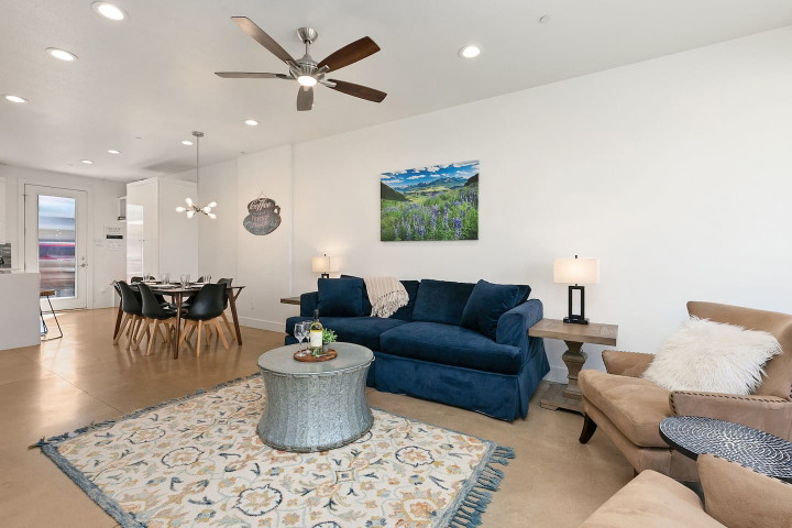 Elegant Mountain Haven | King Bed & Fireplaces - Fort Collins, CO