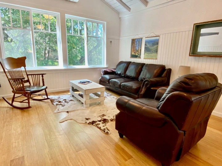 Orchard Cottage In Convenient Countryside Location - Los Gatos, CA