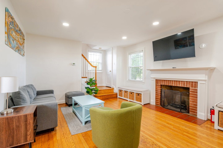 Bright Spacious Home - National Harbor, MD