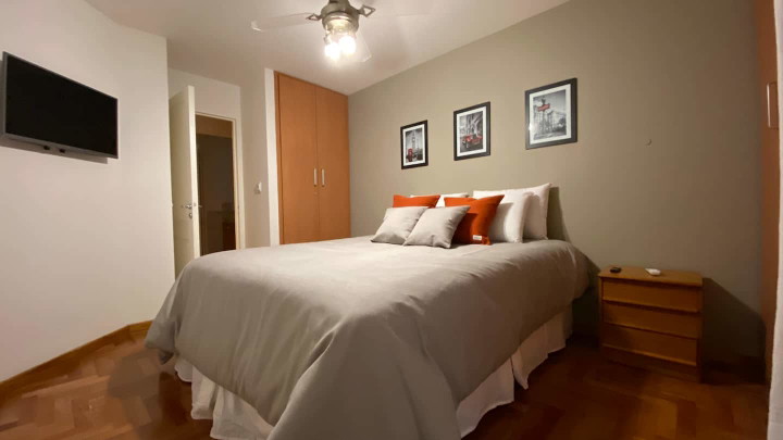 Modern Apartment Just Steps From Plaza España - 