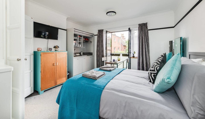 Garden Facing Studio With Juliet Balcony. Central Southsea, Walk To Seafront & Restaurants. - Gosport