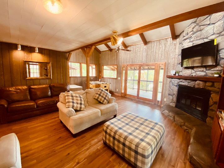 Pets/kids Love The Jacuzzi @ Large Lakeside Cabin - Talladega, AL