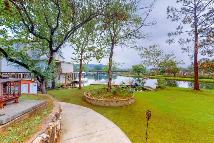 Wonderful 2br Lakefront | Dock | Patio | W/d - Kingsland, TX