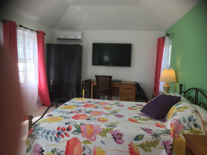 Upper Apt W/ Pool, Short Walk To Town - Bermuda