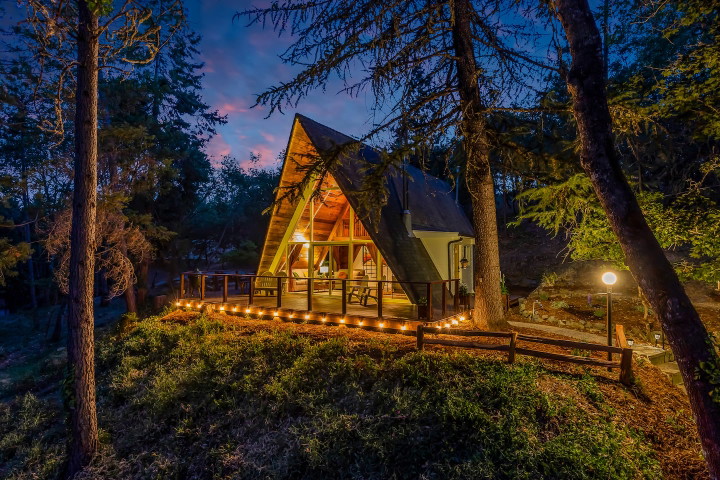 The Epic A - Charming 1960s A-frame W/hot Tub - Grants Pass, OR