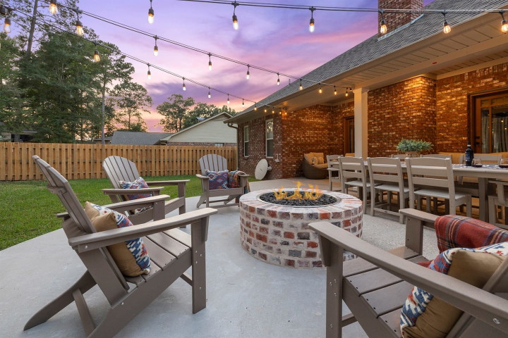 Huge Gameroom, Beautiful Firepit, Pinball Machine - Laurel, MS