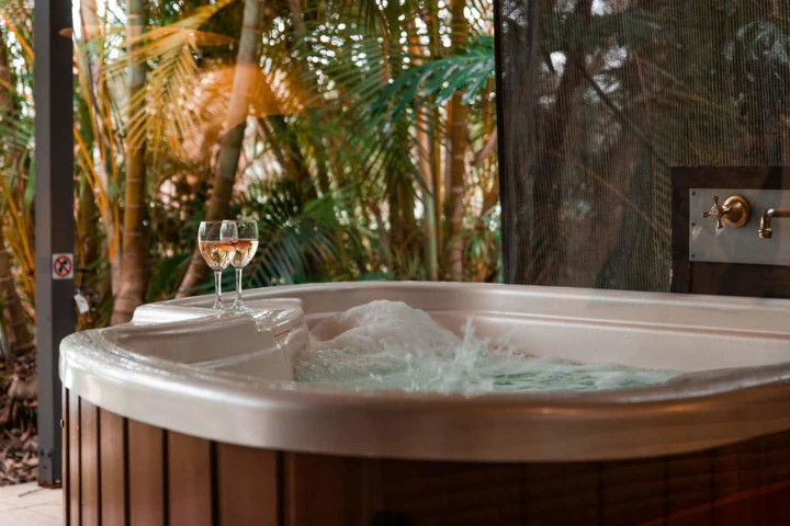 Lake Russell Lakeside Retreat - Monet Cottage - Coffs Harbour