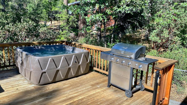 Alpine Lodge: Hot Tub, Walk To Town, Mountain View - Idyllwild-Pine Cove, CA