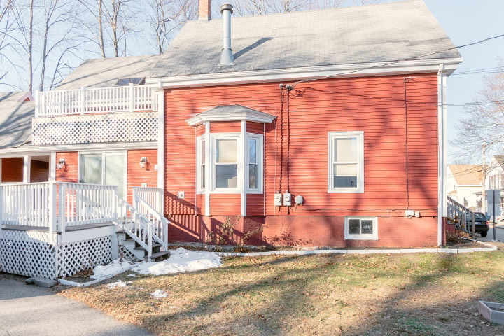 Elegantly Done Apartment In A Sun-drenched Corner Lot House - Portland, ME