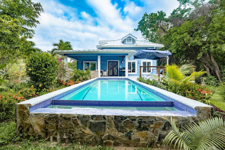 Escape Tropical Con Piscina Privada - Honduras