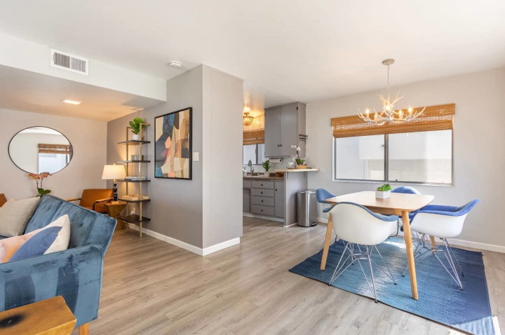 Beachside 2-story | Near Lax & Stadiums + Parking - Redondo Beach, CA