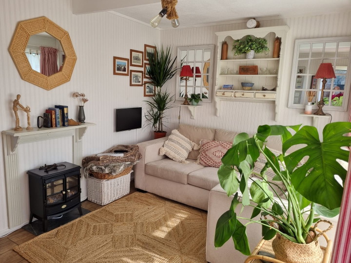 The Wendy House A Retro 1960s Chalet By The Sea - Heacham