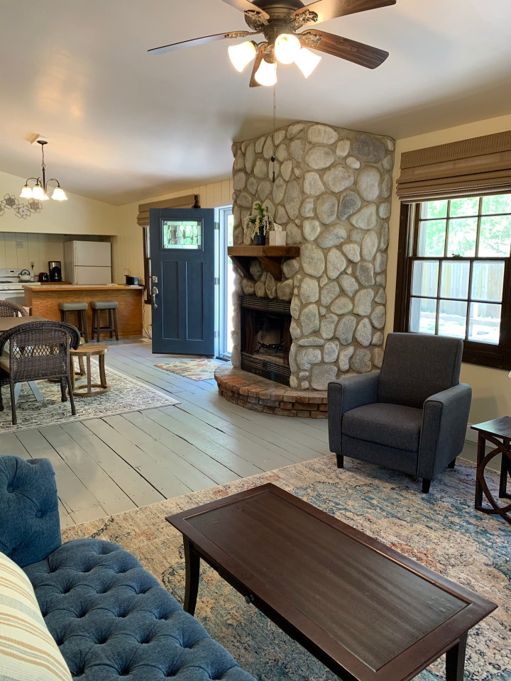 Cozy Cottage Off Main Street In Grafton - Grafton, IL